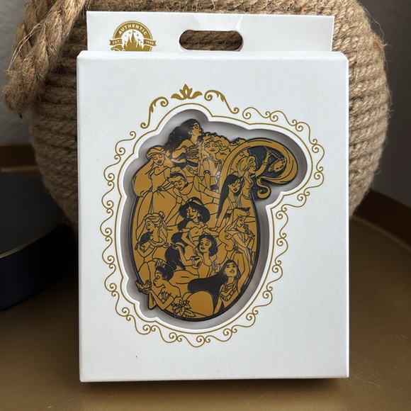 Disney | Accessories | Nwt Disney Gold Princesses Collectable Pin ...